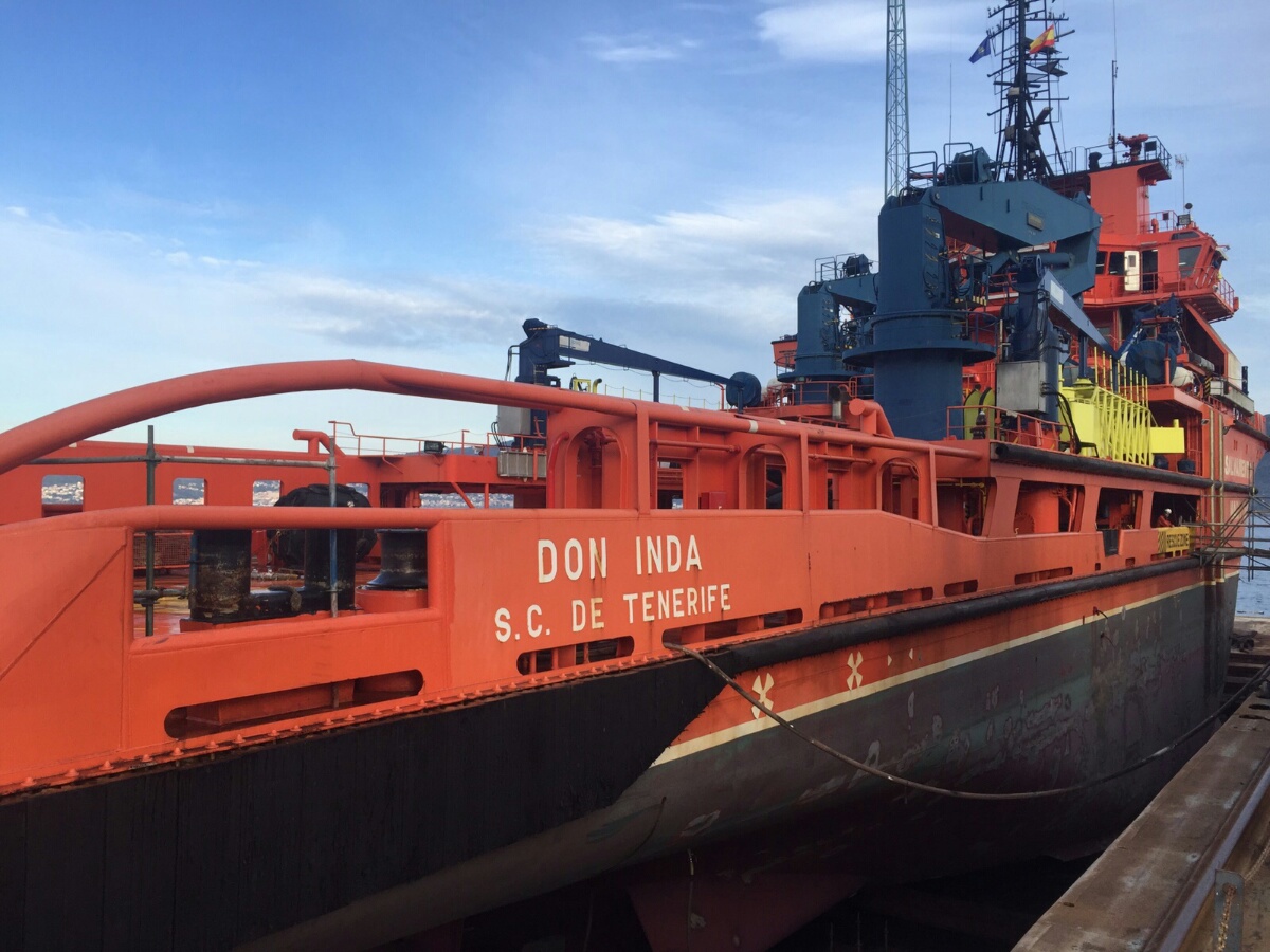 Salvamento Marítimo remolca un mercante que sufriu unha avaría fronte á ...