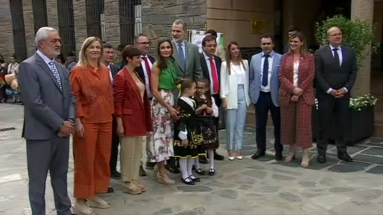 Os reis visitan Las Hurdes, cen anos despois da viaxe de Afonso XIII - G24