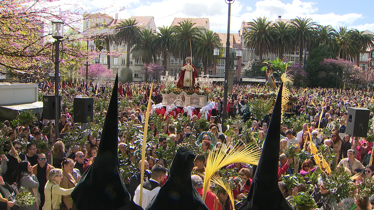 Ferrol enche as rúas no comezo das procesións da Semana Santa - G24