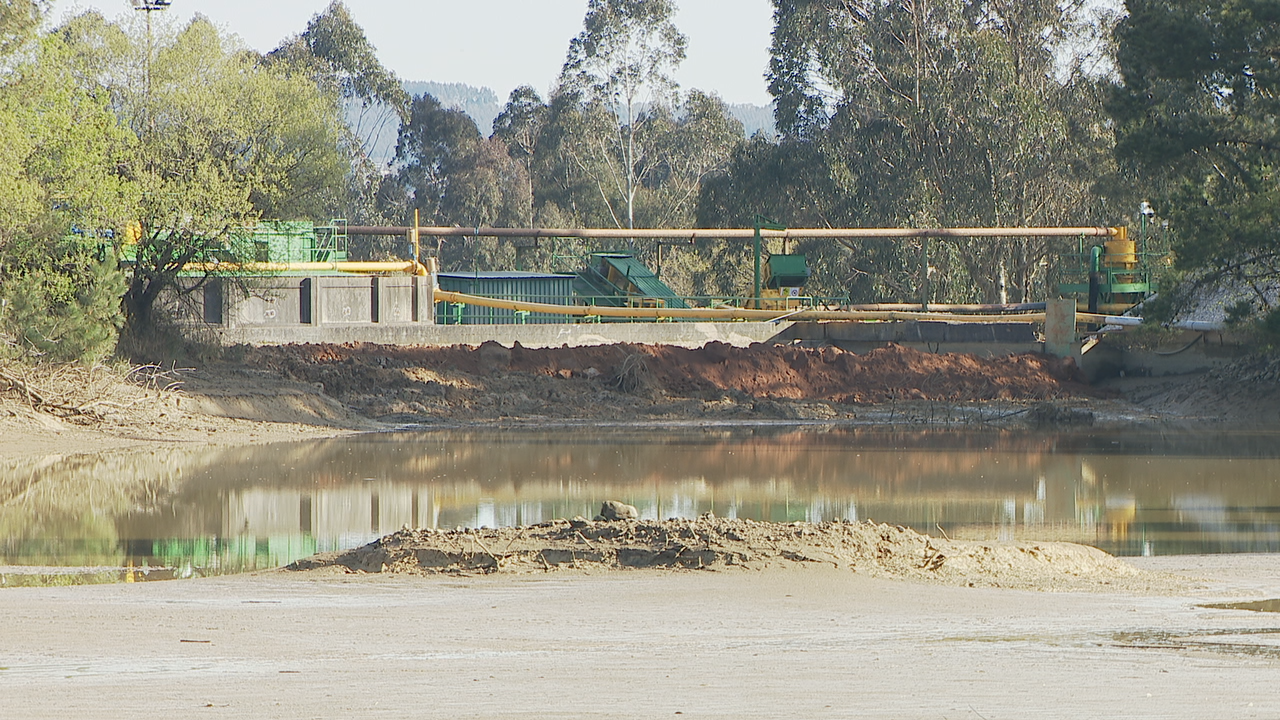 Persiste a turbidez no Tambre; os técnicos analizan a calidade da auga ...