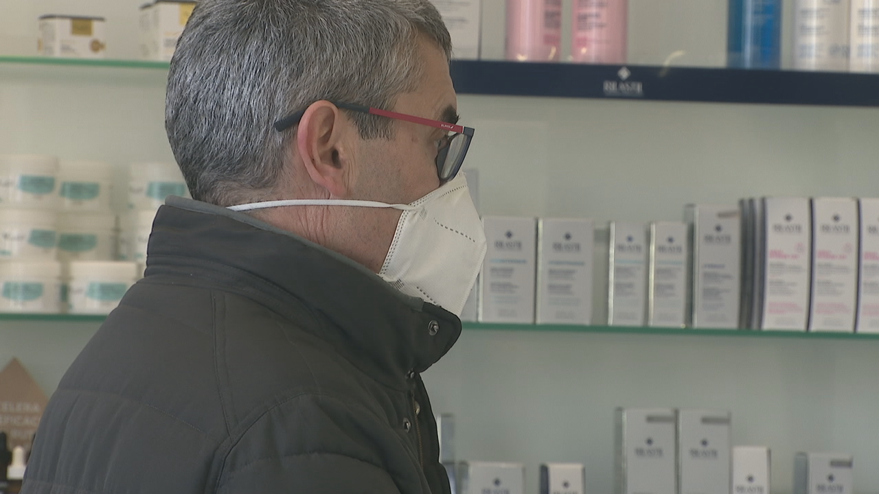 A covid-19 confírmase como unha doenza estacional co pico nos meses de ...