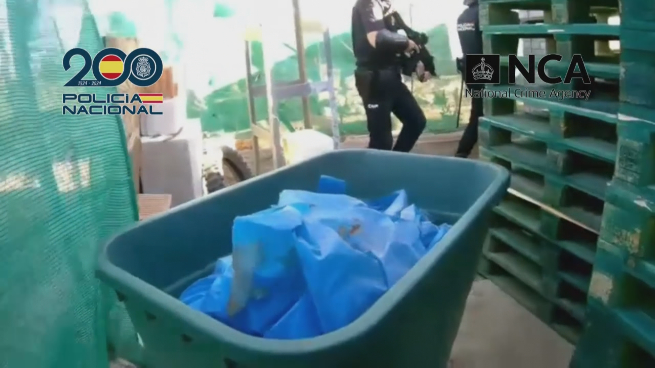 Aprehendidos 1.200 quilos de haxix ocultos en bidóns de area en Elxe - G24