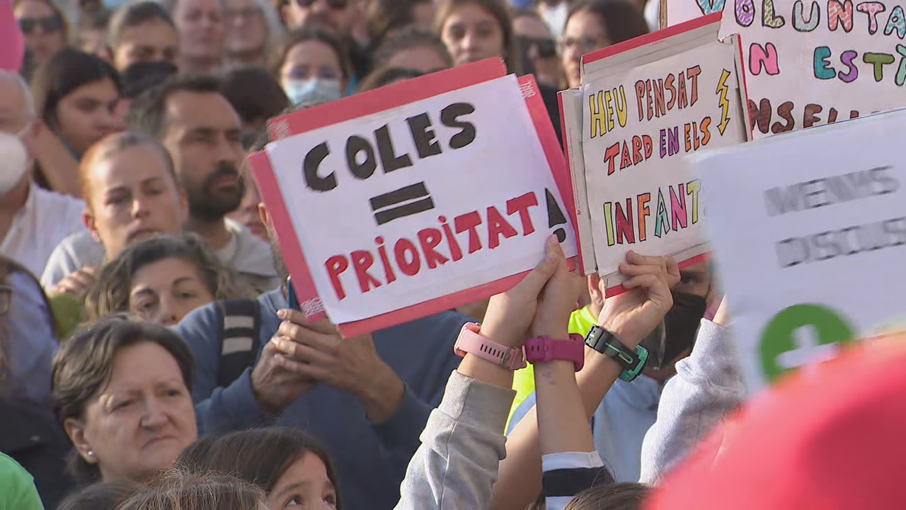 As familias de Paiporta esixen ao Goberno valenciano a volta ás aulas ...