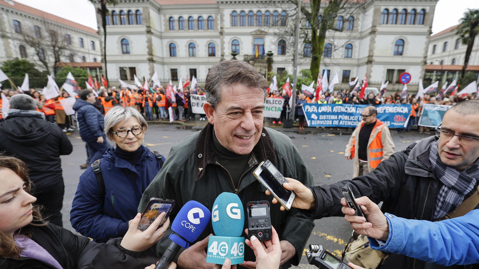 Besteiro respóndelles ás xuventudes que xa se están producindo cambios ...