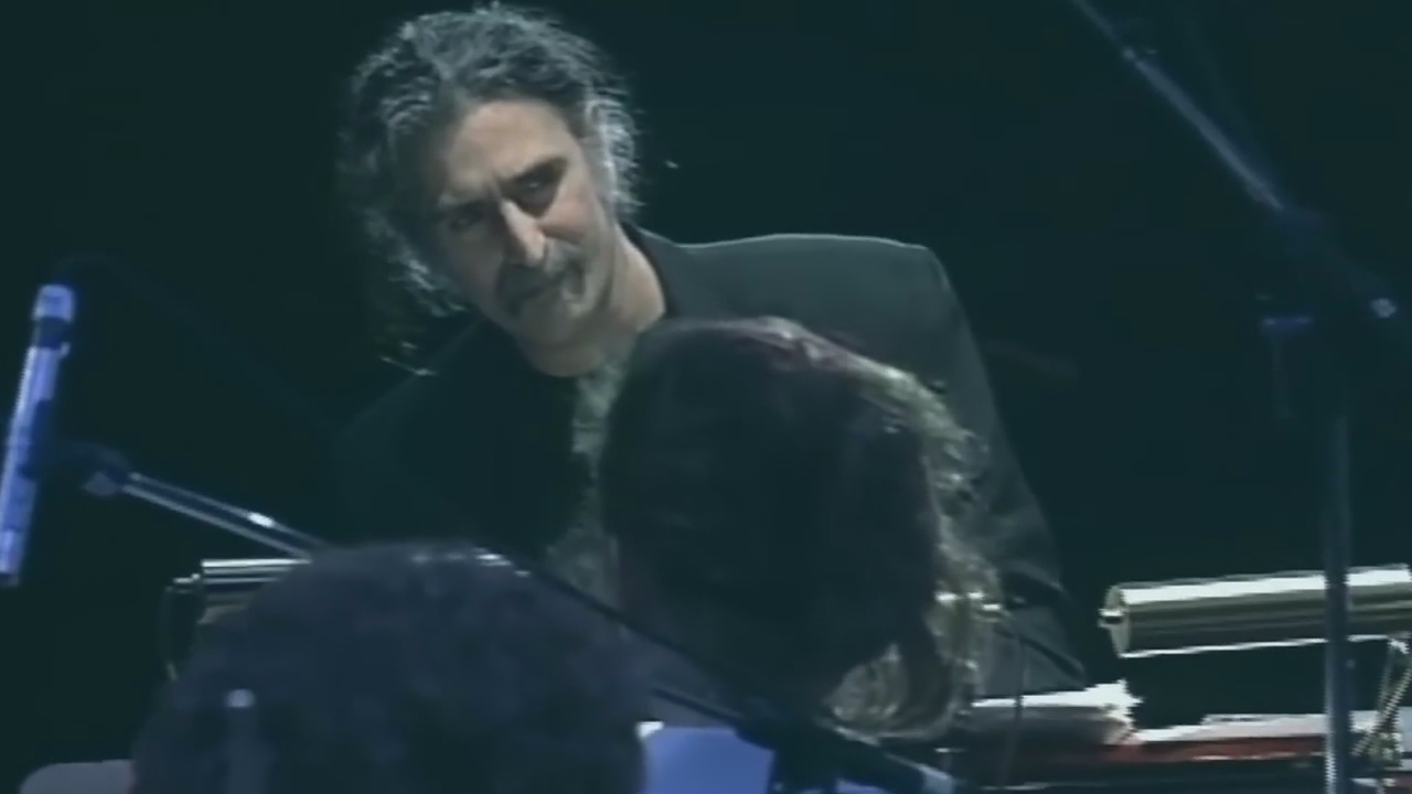 Peter Rundel: "Zappa era un perfeccionista, os seus polirritmos son moi ...