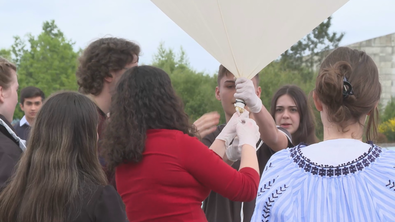 Escolares lanzan ao espazo unha cápsula elaborada por eles mesmos para ...