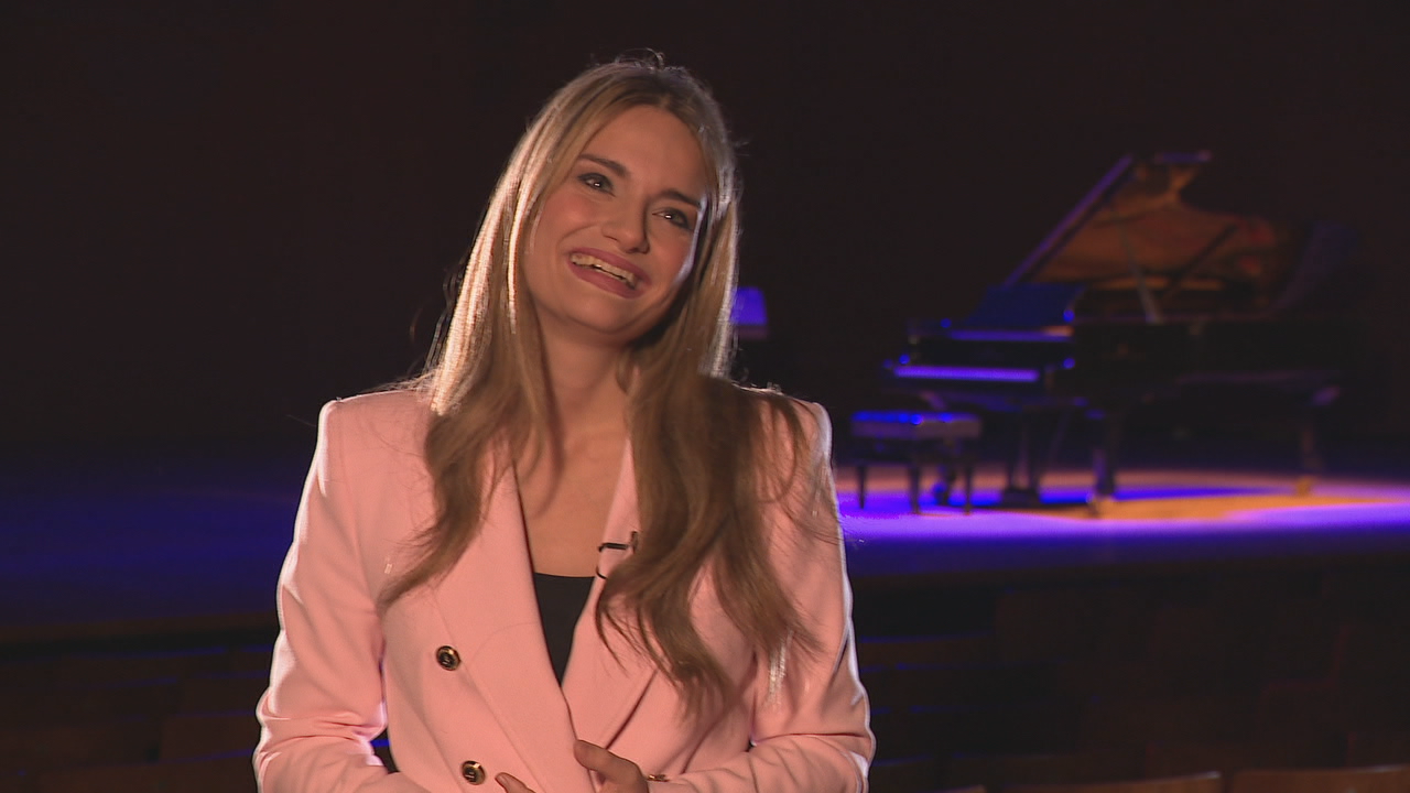 A pianista compostelá Isabel Dobarro volve á casa cun Grammy Latino na ...